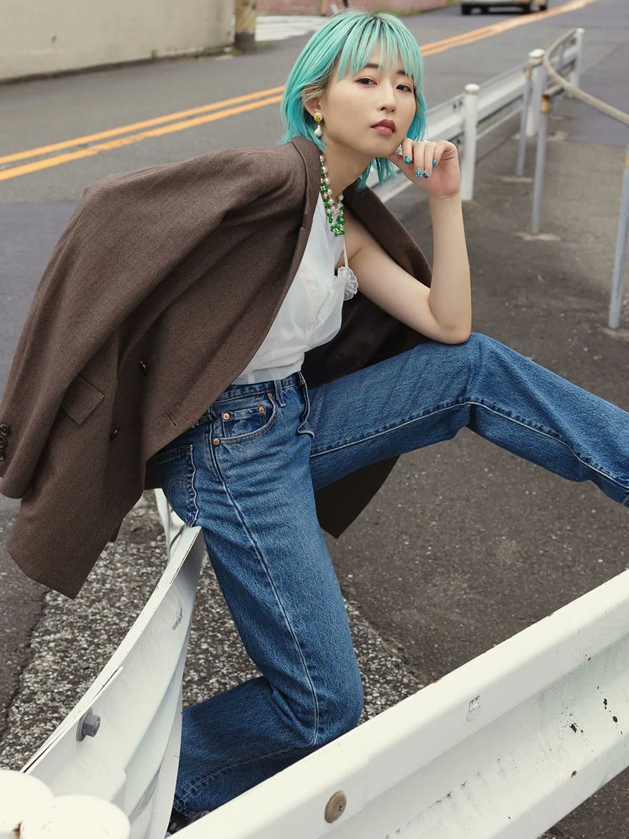 GINZA on Twitter: "来年150年を迎える〈リーバイス®︎〉の定番ジーンズ。Awesome City ClubのPORINが魅せる秋のバランス👖「501®︎」「701®︎」と ...