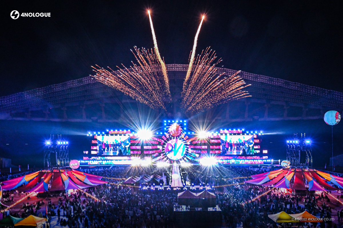 พี่น้อย🫶น้องเช่นจก🐯😺OhO! on Twitter: "RT @ssuchananie_: เจ๋งอะะ วง TRINITY พลุเป็นรูปสามเหลี่ยม ...