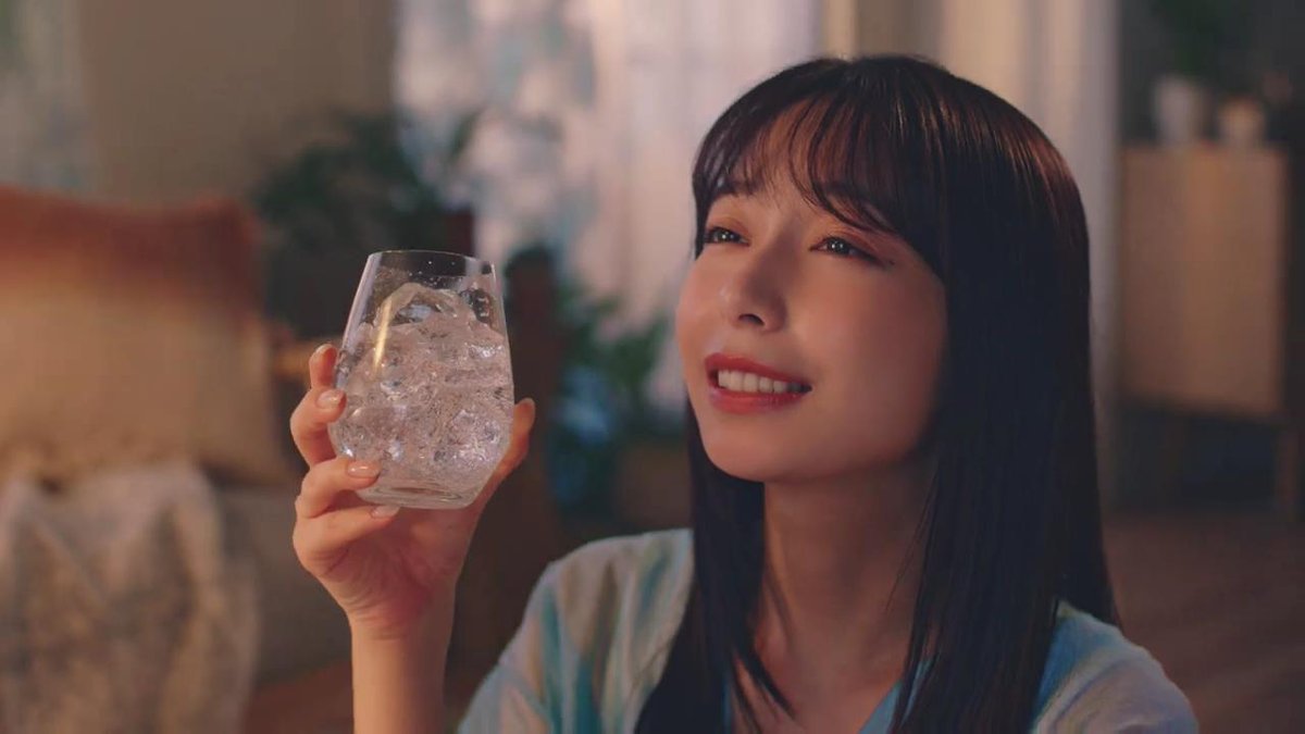 動画NOW on Twitter: "宇垣美里 が出演する 宝酒造 タカラcanチューハイ すみか のCM 「夕焼け」篇 すみきった果実感 ver. https://douganow.jp ...