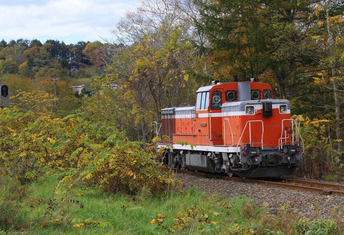 釧路車両所 on Twitter: "秋の「風物詩」釧網線“砂撒き列車“、今季も運行しているようです。今日は〔旭〕DE15-1546でした！2022.10.18 #釧網線"