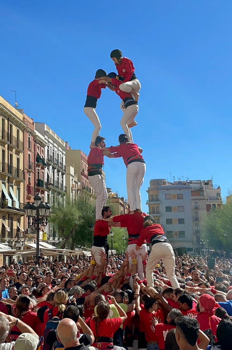 Revista Castells on Twitter: "Una vintena de colles sota mínims. ️La temporada de represa està ...