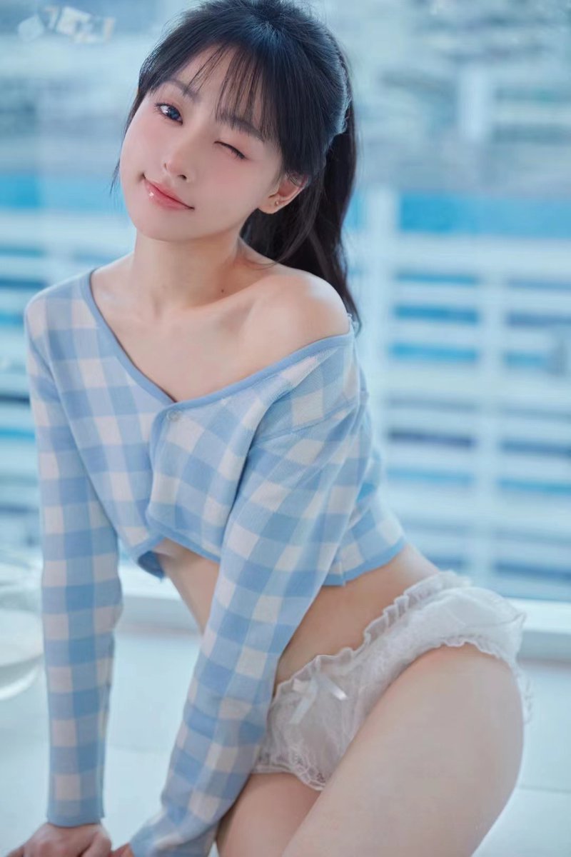 Proud Fox(露出服装设计) on Twitter: "天哪，人间娃娃～纯欲美少女😍 听说她要来咱proudfox的直播间啦😘 值得期待 户外露出装店铺链接：https ...