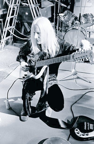 bluesharp on Twitter: "Blues rocker Johnny Winter, on set of a TV show, tuning a Fender Electric ...