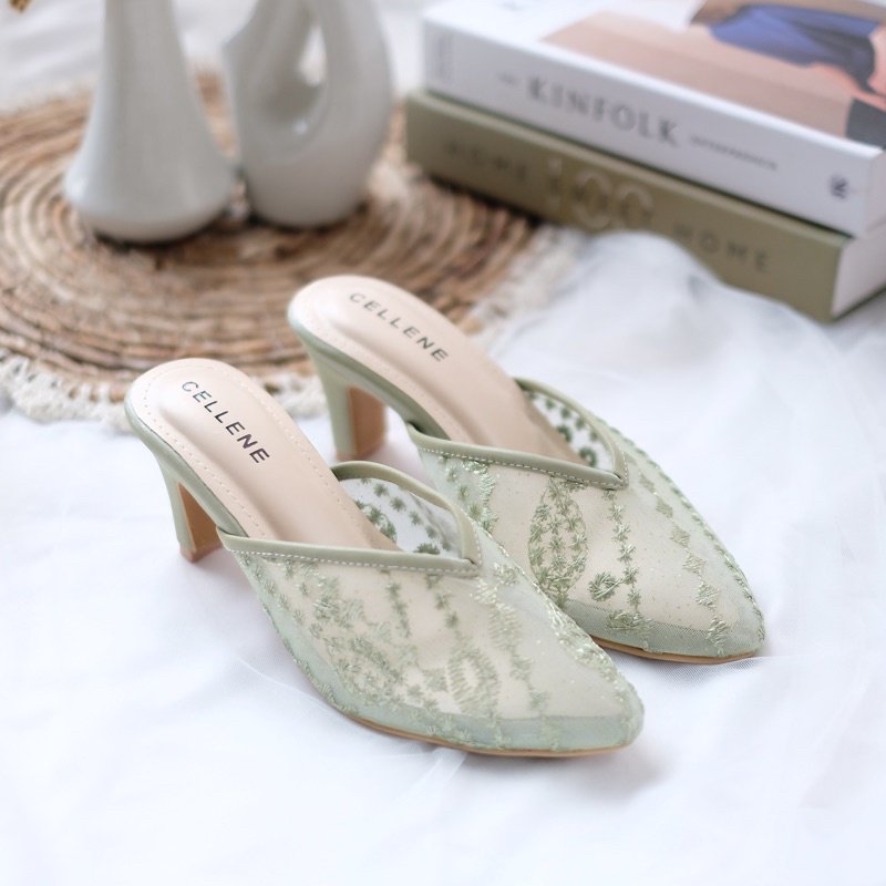 Ide sandal wisuda, lamaran, dan pernikahan — a thread https://t.co ...