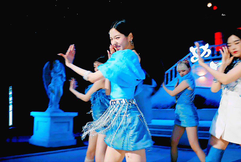 인스티즈(instiz) on Twitter: "2022년, 더이상 이성애에 대해 노래하지 않는 여돌판 (링크에 더있어요👉) https://instiz.net/pt/7250839"