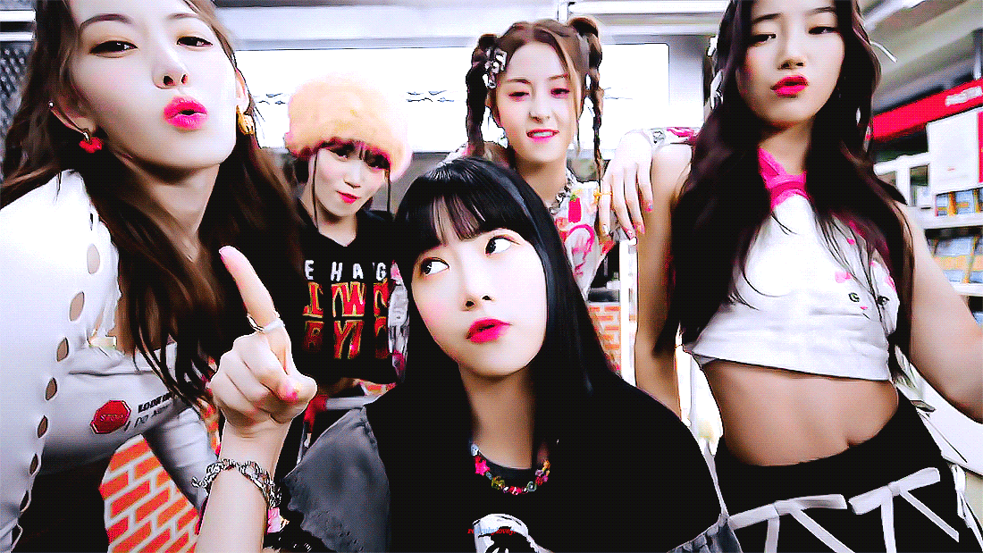 인스티즈(instiz) on Twitter: "2022년, 더이상 이성애에 대해 노래하지 않는 여돌판 (링크에 더있어요👉) https://instiz.net/pt/7250839"