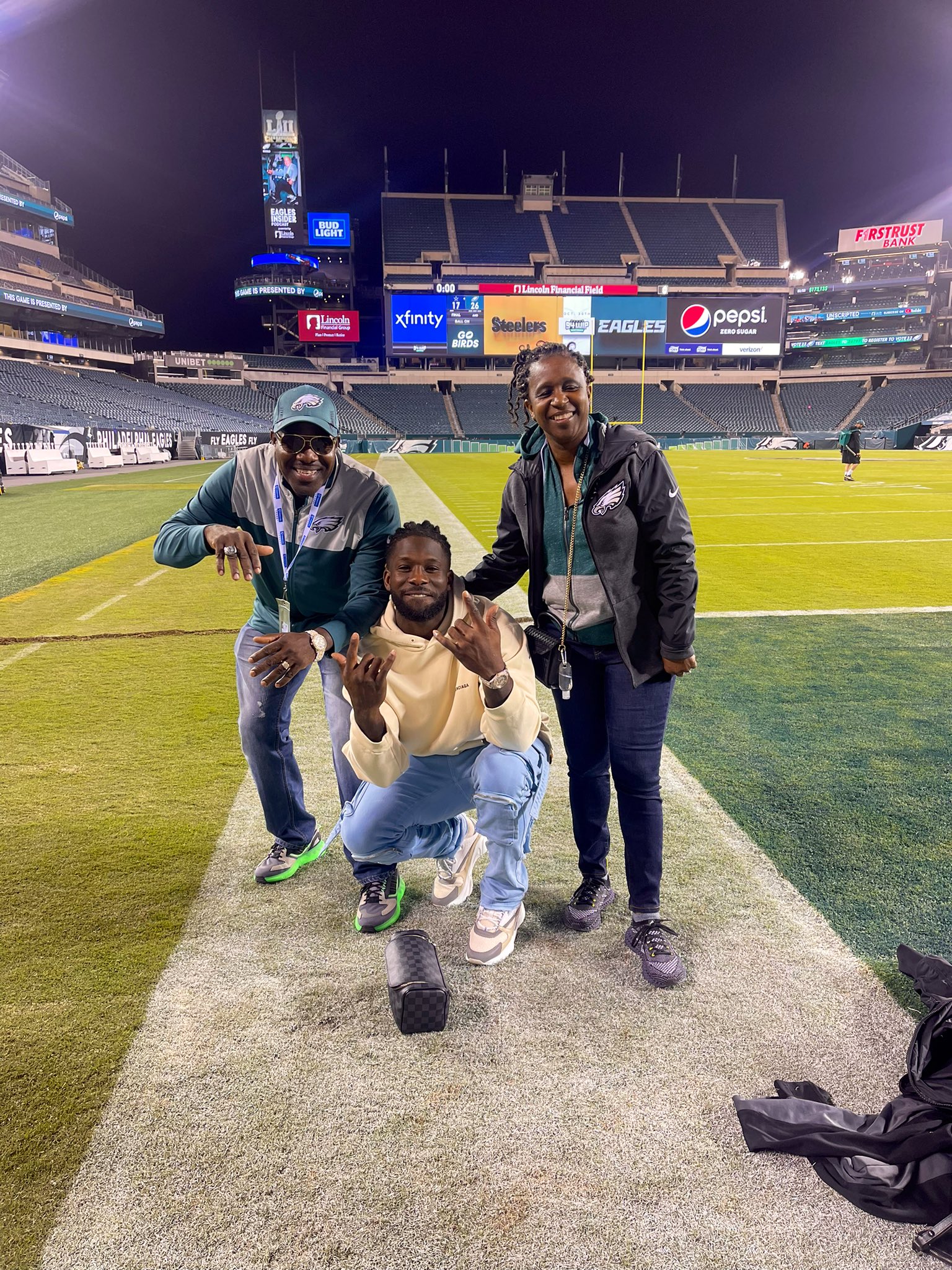 Inside The Iggles (@InsideIggles) / Twitter