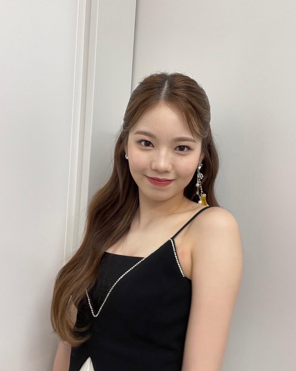 NiziU Pics ⊠ (slow) on Twitter: "221018 | AYAKA Instagram Update ② #NiziU #ニジュー #니쥬 @NiziU ...
