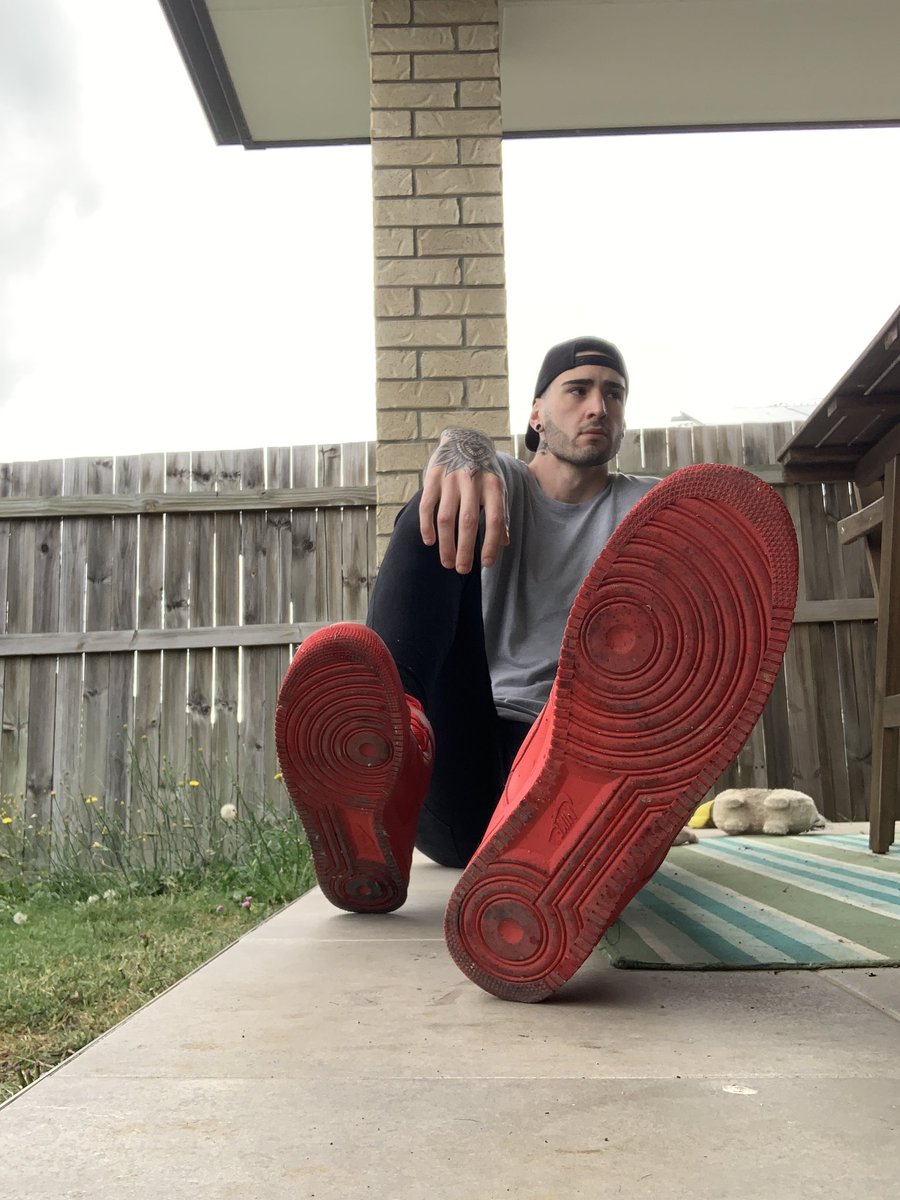 Tyler Payne on Twitter: "6’10 (208cm) Size 18 US feet! Custom feet videos, smelly socks, shoes ...