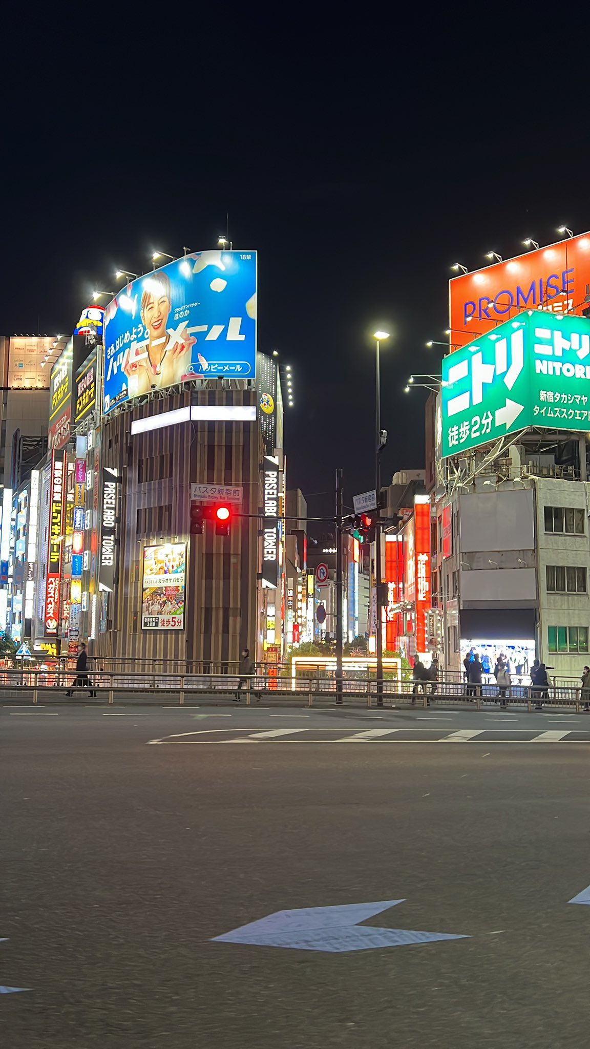 ぬこー様ちゃん絵日記毎日18時更新 On Twitter 間違えて半袖で新宿の世に放たれるぬこー様ちゃんです Pmyiidfjoz Twitter