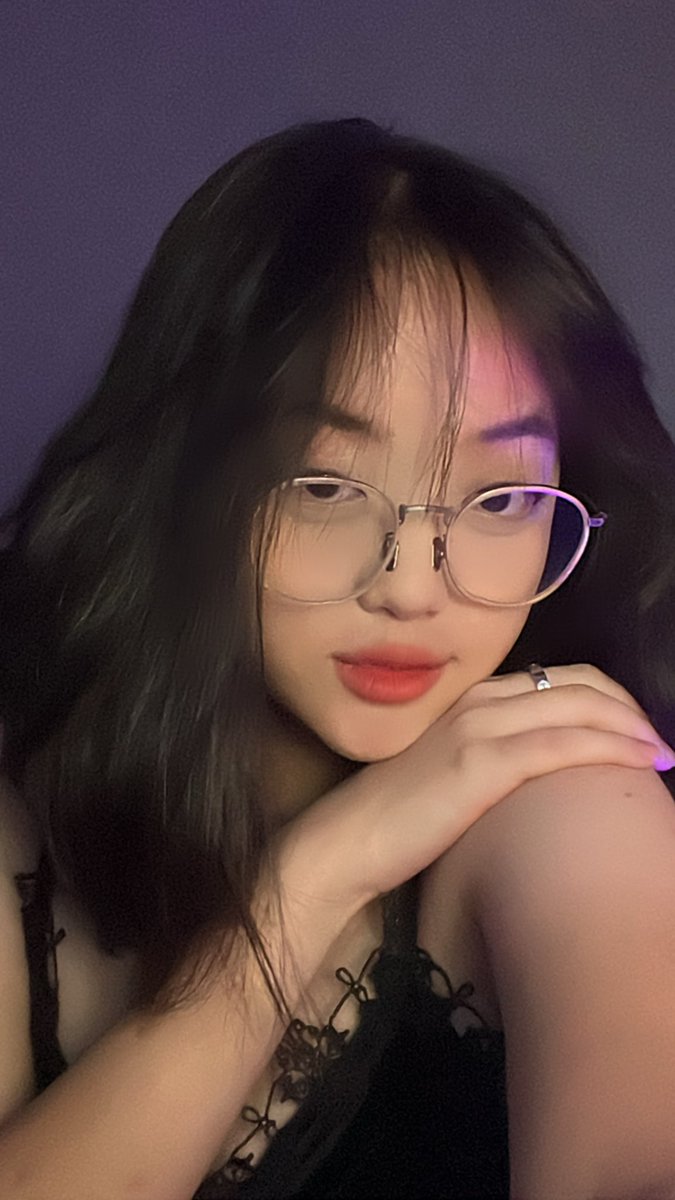 elle ♡ on Twitter: "two different vibe?"