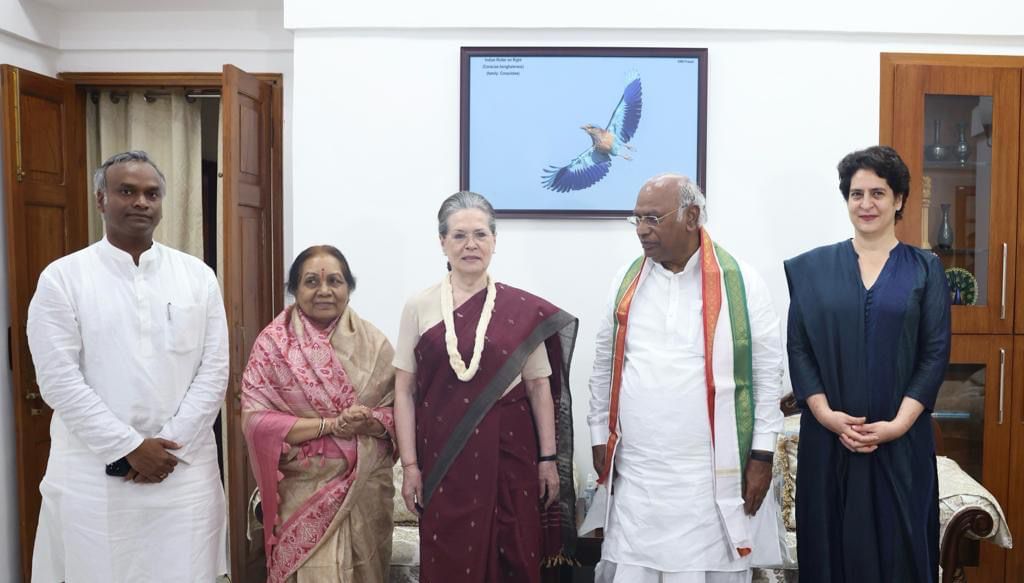 Bole Bharat on Twitter: "Sonia Gandhi Ji and Priyanka Gandhi ji met and congratulated new ...