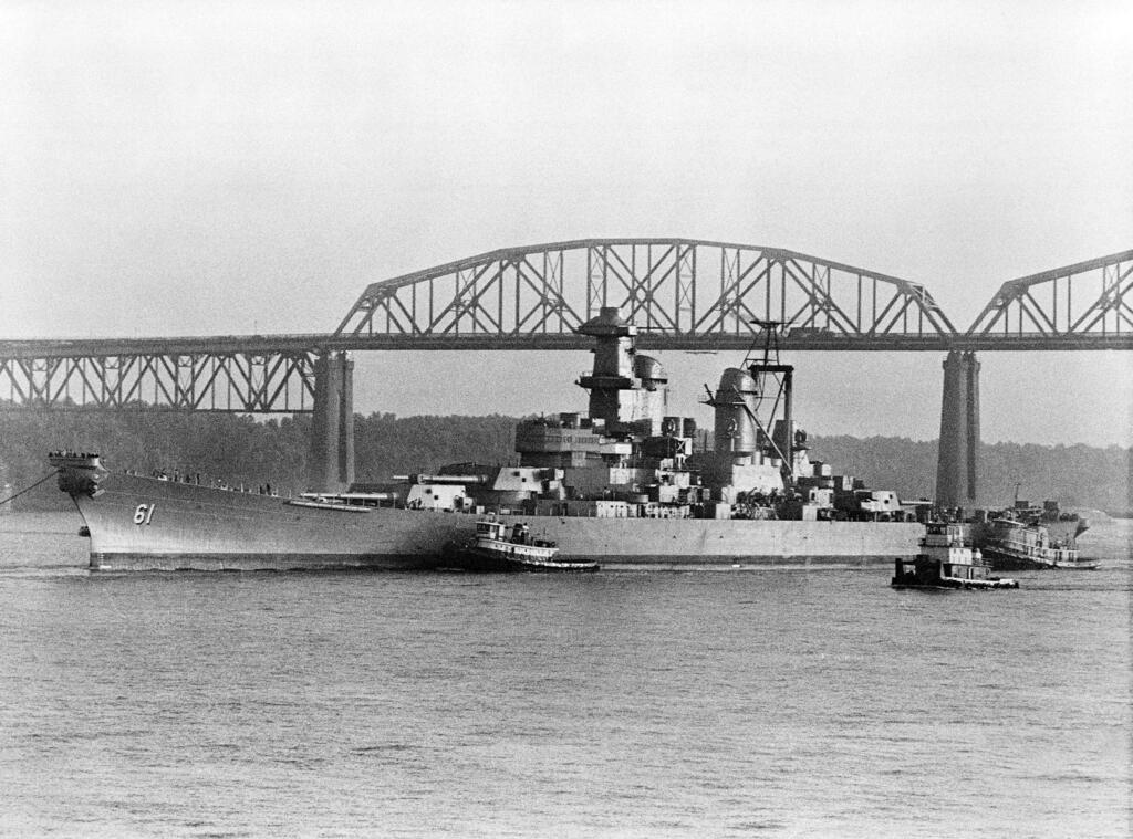 WarshipPorn on Twitter: "[3890 x 2951]USS Iowa (BB-61) passes under the Huey P. Long Bridge ...