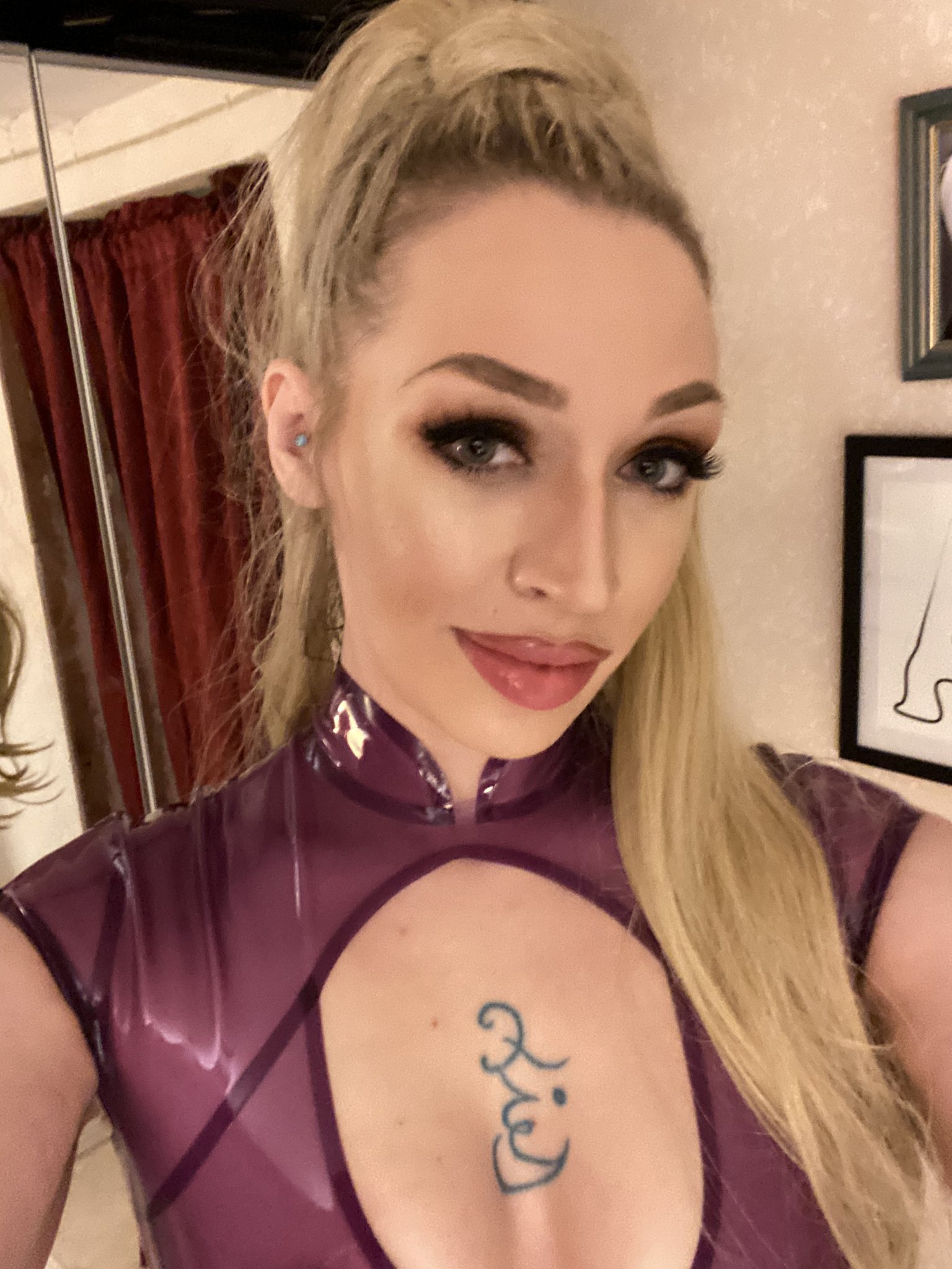 Seattle Dominatrix Ruby Enraylls on Twitter: "Thank you, lovely who gifted me this latex ...