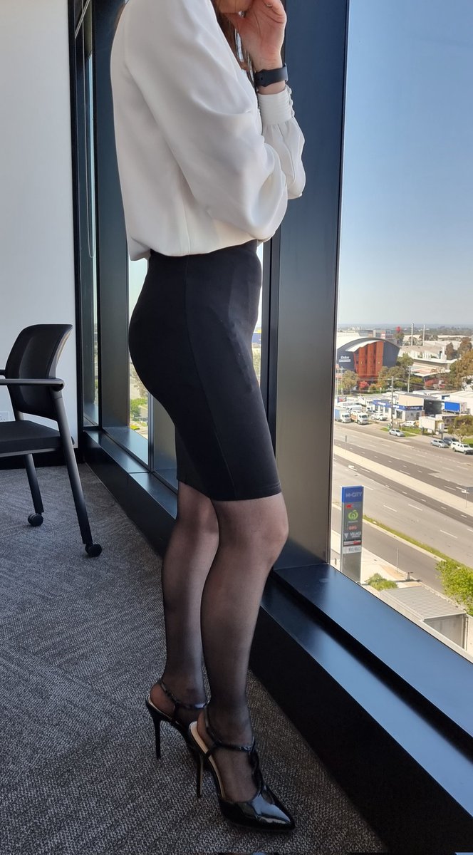 Ff Stockings On Twitter Rt Str8 Seams Some Clear Suspender Bumps At Work Today 👌💋😈👠😇
