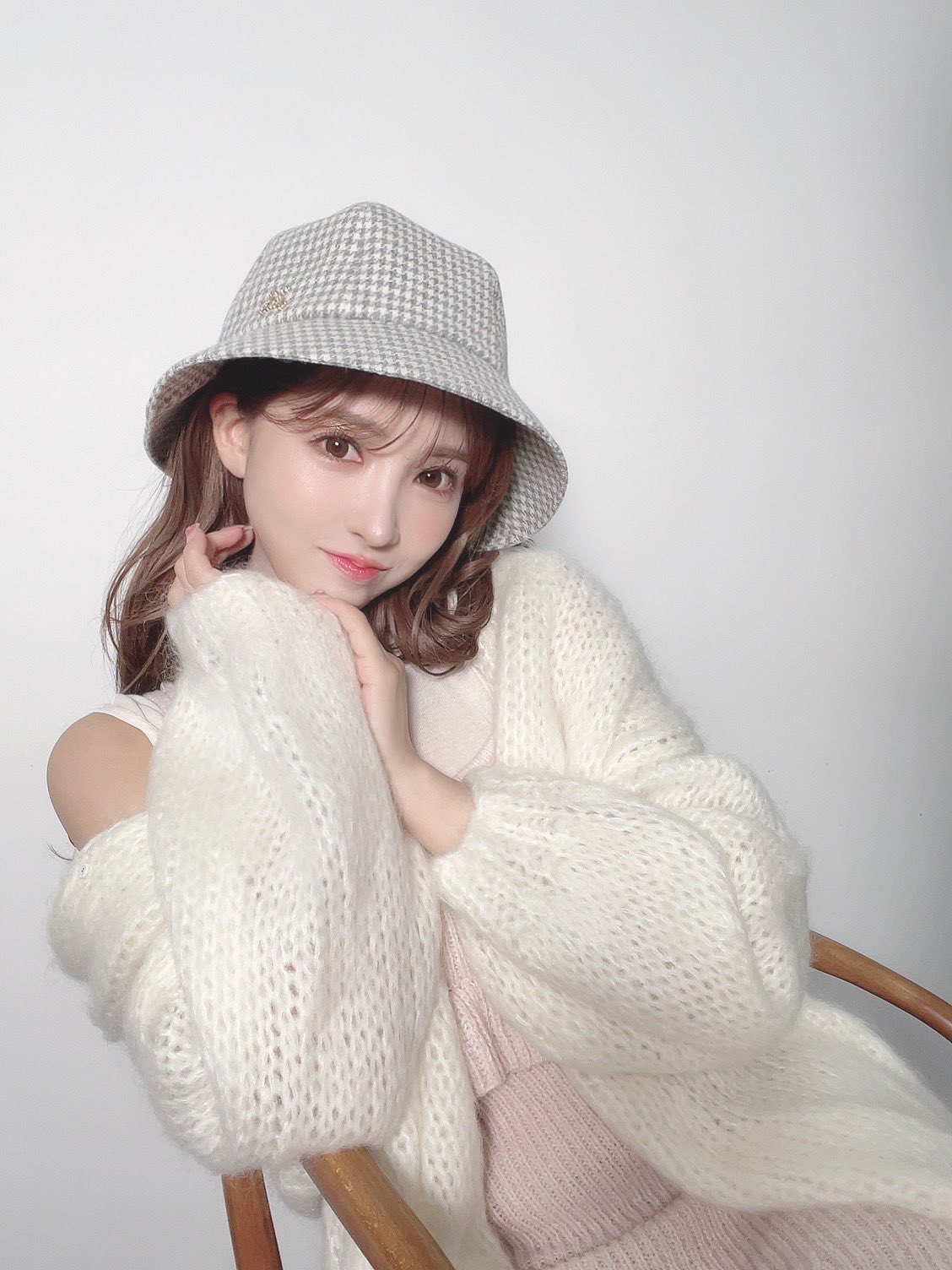 三上悠亜 on Twitter: "🤍嬉しいお知らせ🤍 改めて、 CA4LAコラボ第2弾🎩🤍 ️ 皆さんたくさんのおめでとうリプ、 ありがとうございます🥹 今回も絶対に可愛くなれる帽子 作っ ...