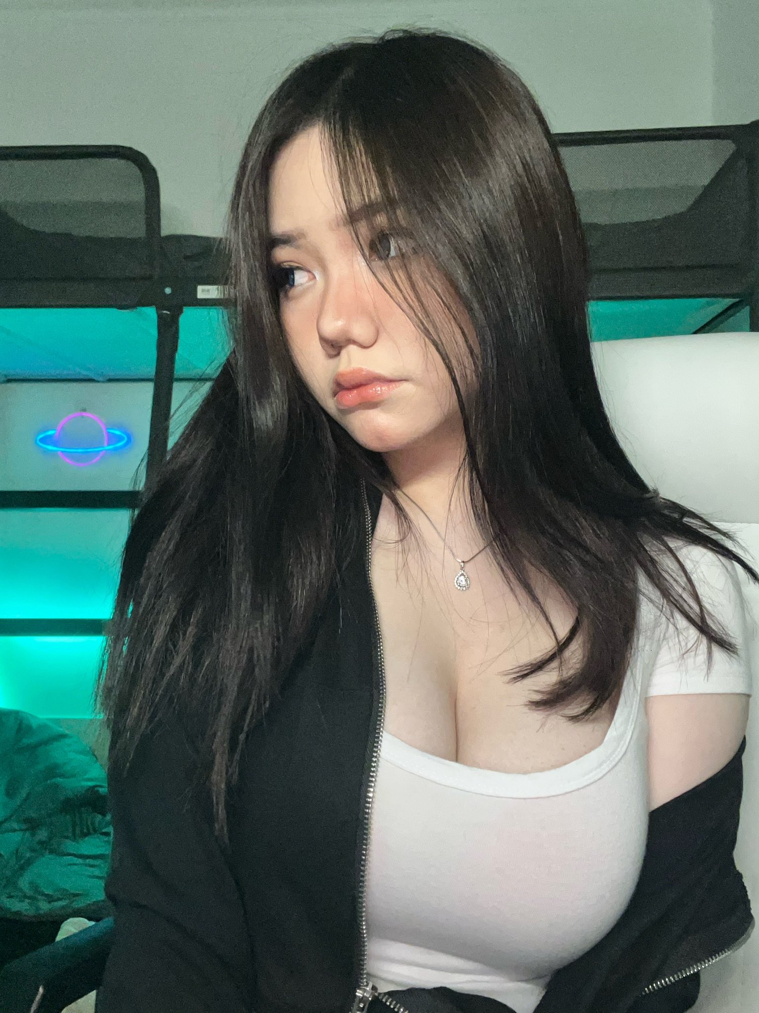 cibew (cina slebew) on Twitter: "anjas candid https://t.co/GIHN1nsf0K" / Twitter