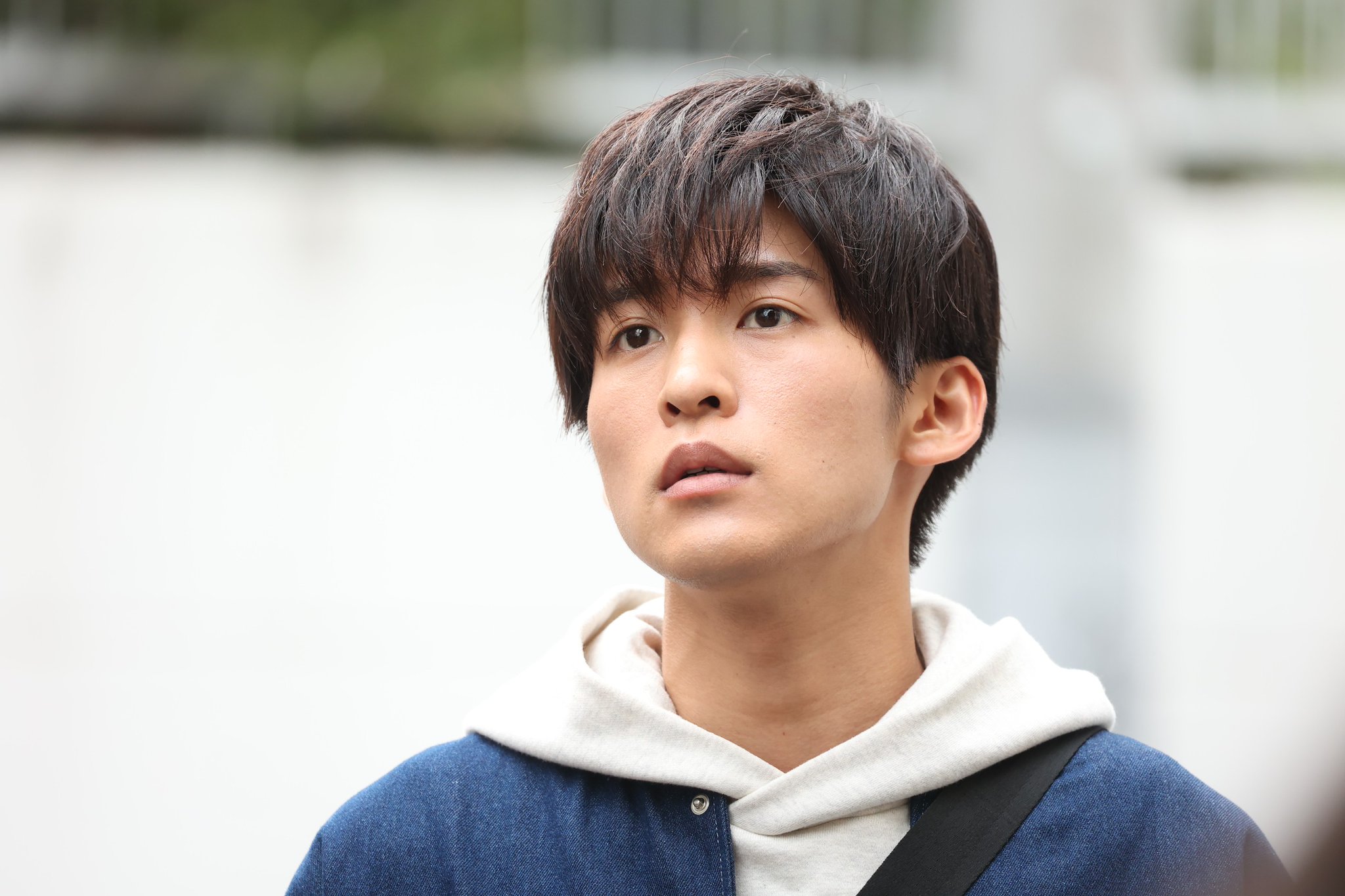 ORICON NEWS（オリコンニュース） on Twitter: "【📺今夜22:00】『#silent』第3話 恋人の青羽紬(川口春奈)が佐倉想(目黒蓮)といるところに遭遇した湊斗(鈴鹿央 ...