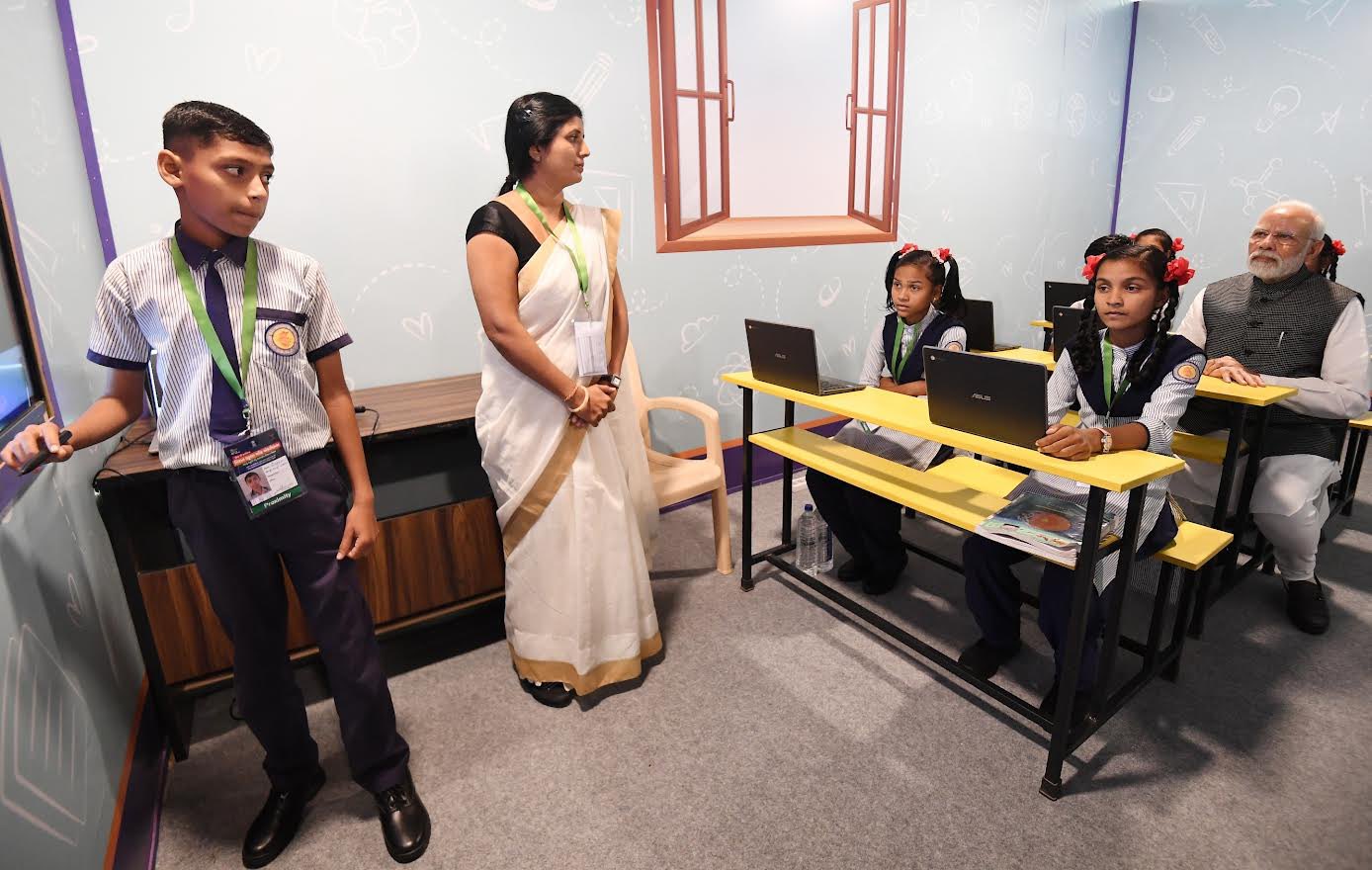 Dhruv Rathee On Twitter This Is The Funniest Pr Stunt Till Date 😂 Classroom Has A Fake