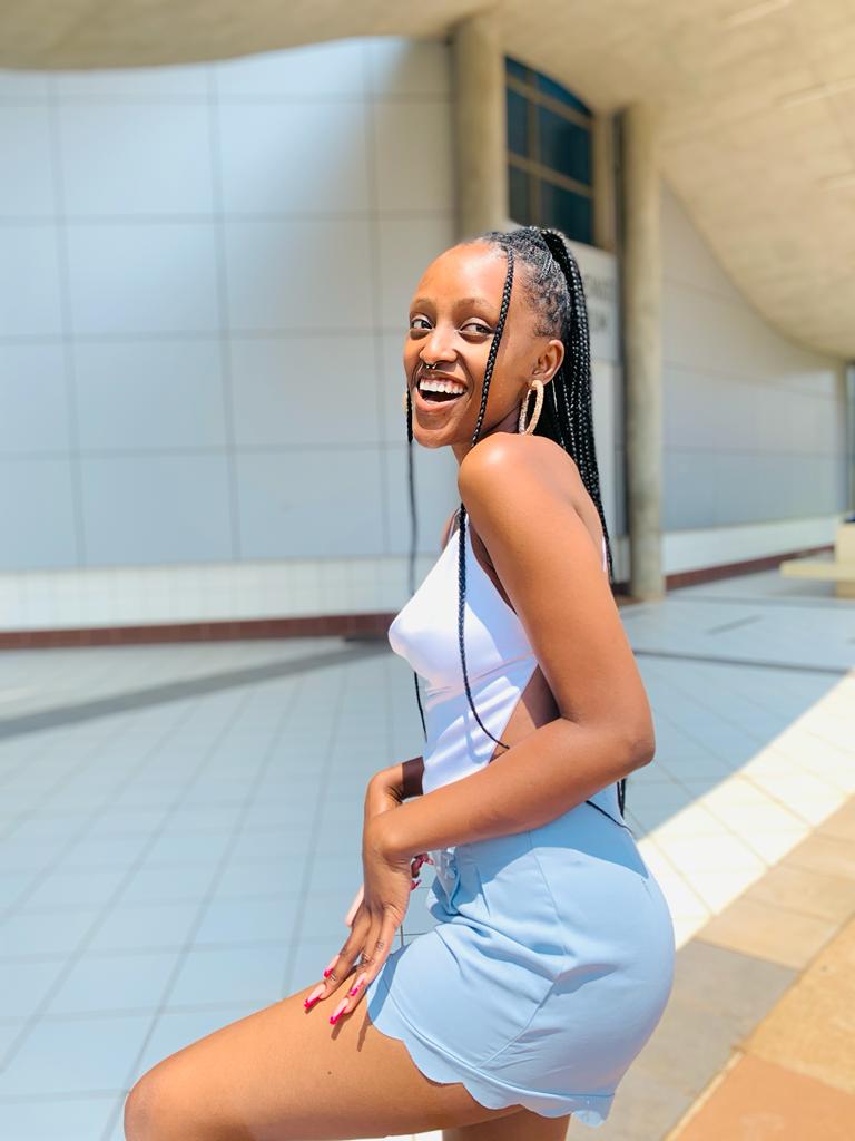 Sparkles🩰💞 on Twitter: "If the sun's out, so am I 🤍🌞 https://t.co/6CksuBsOeY" / Twitter