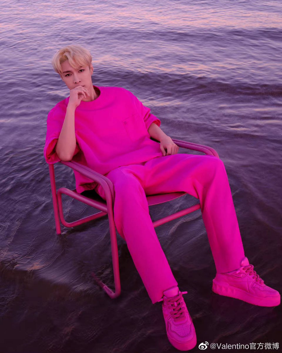 CNent on Twitter: "221020 Valentino官方微博 weibo update #Yixing #ZhangYixing #LayZhang #张艺兴"