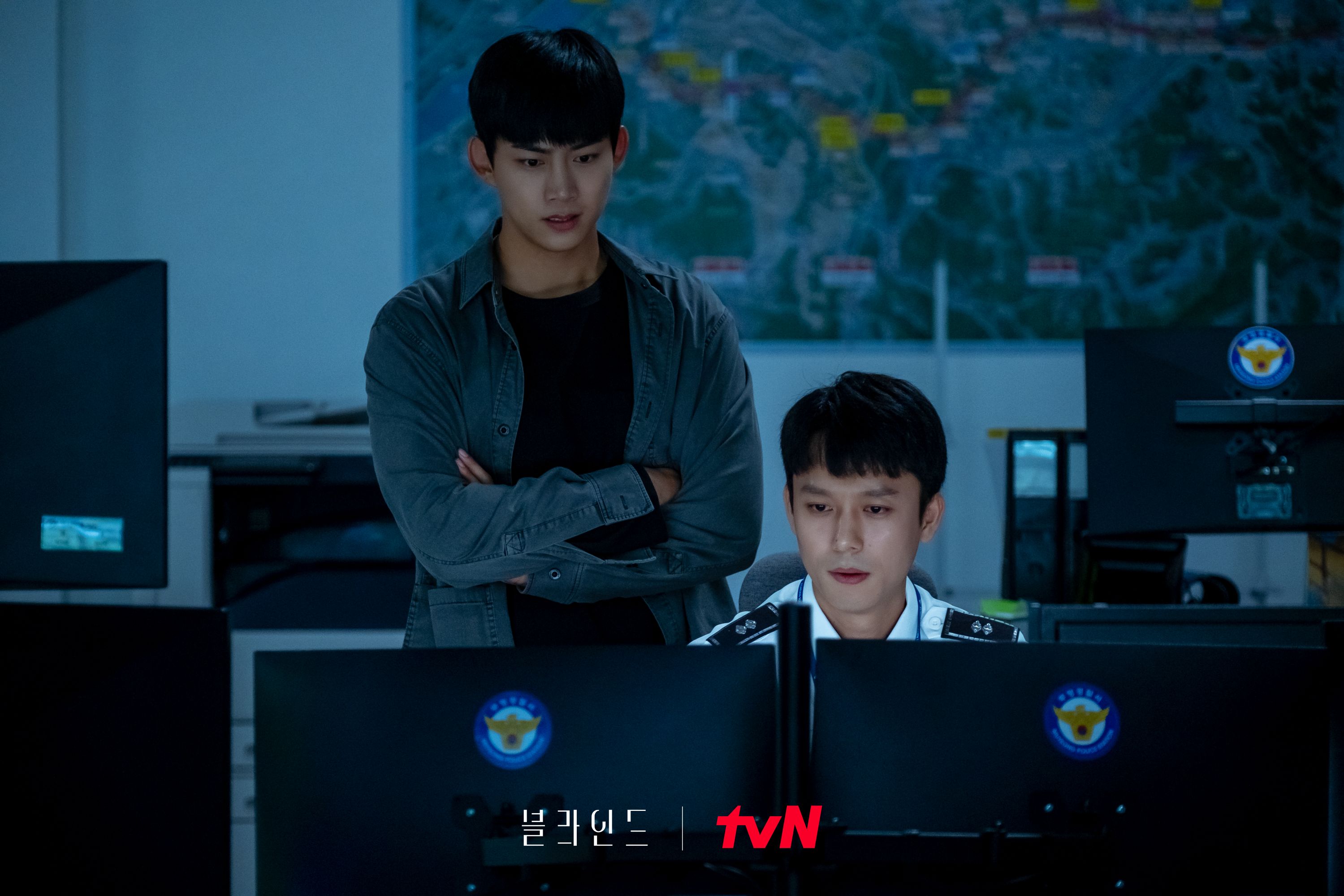 tvN drama on Twitter: "은기를 위협한 성훈...! 형을 범인으로 의심하는 성준! 또다시 갈등 상황에 놓인 류 형제! 🤬 과연 휘파람을 분 진짜 범인은 ...