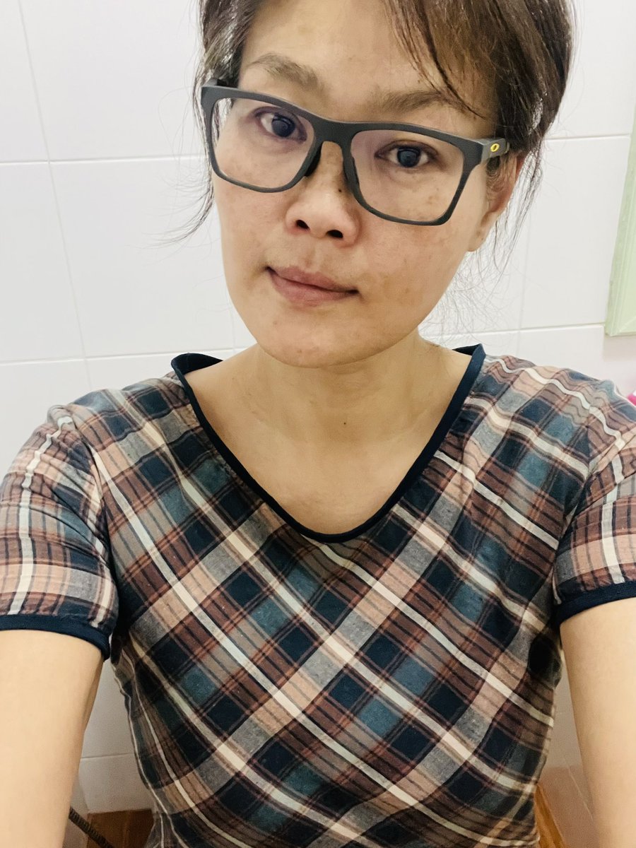 Uyanga Tsoggerel On Twitter Нэг л мэдэхэд шил зүүдэг аниа болццц