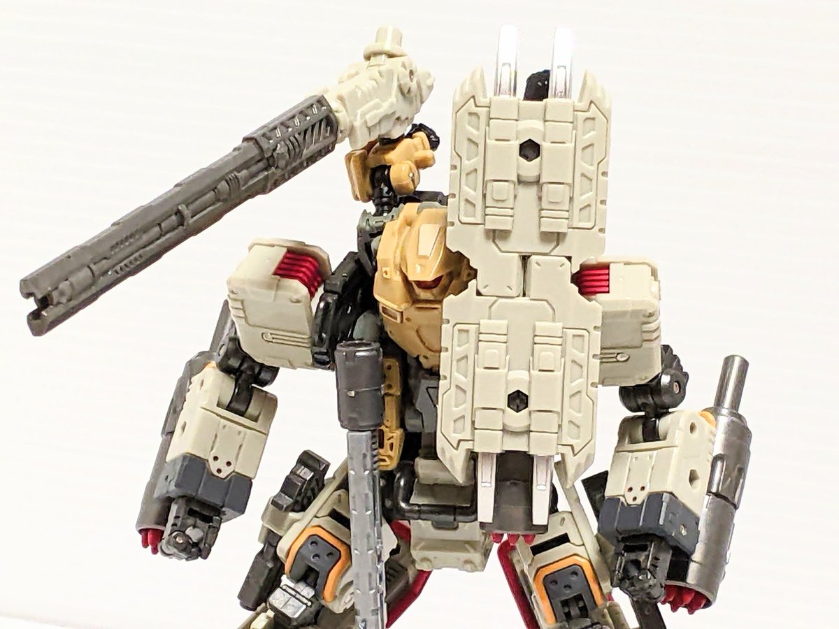 成田SKYGATE BASE on Twitter: "本体であるA型の両腕はサブアームとして武装を接続。特徴的なシールドポッドユニットは柔軟に機体全体を守りつつ、護衛対象への攻撃を本機へ惹き ...