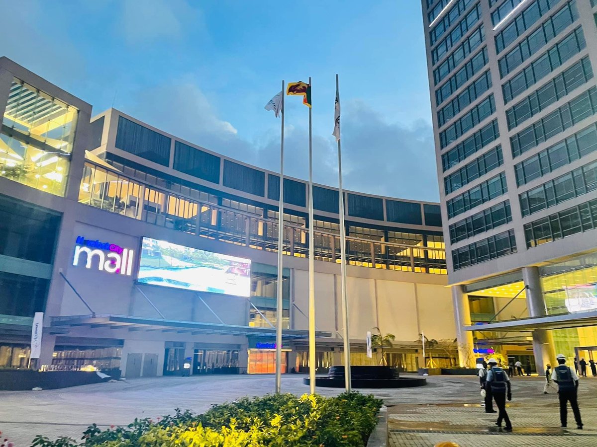 Yasiru on Twitter: "The Newest Skyscraper in Colombo Skyline, ‘Mireka Tower Colombo’ It’s a ...