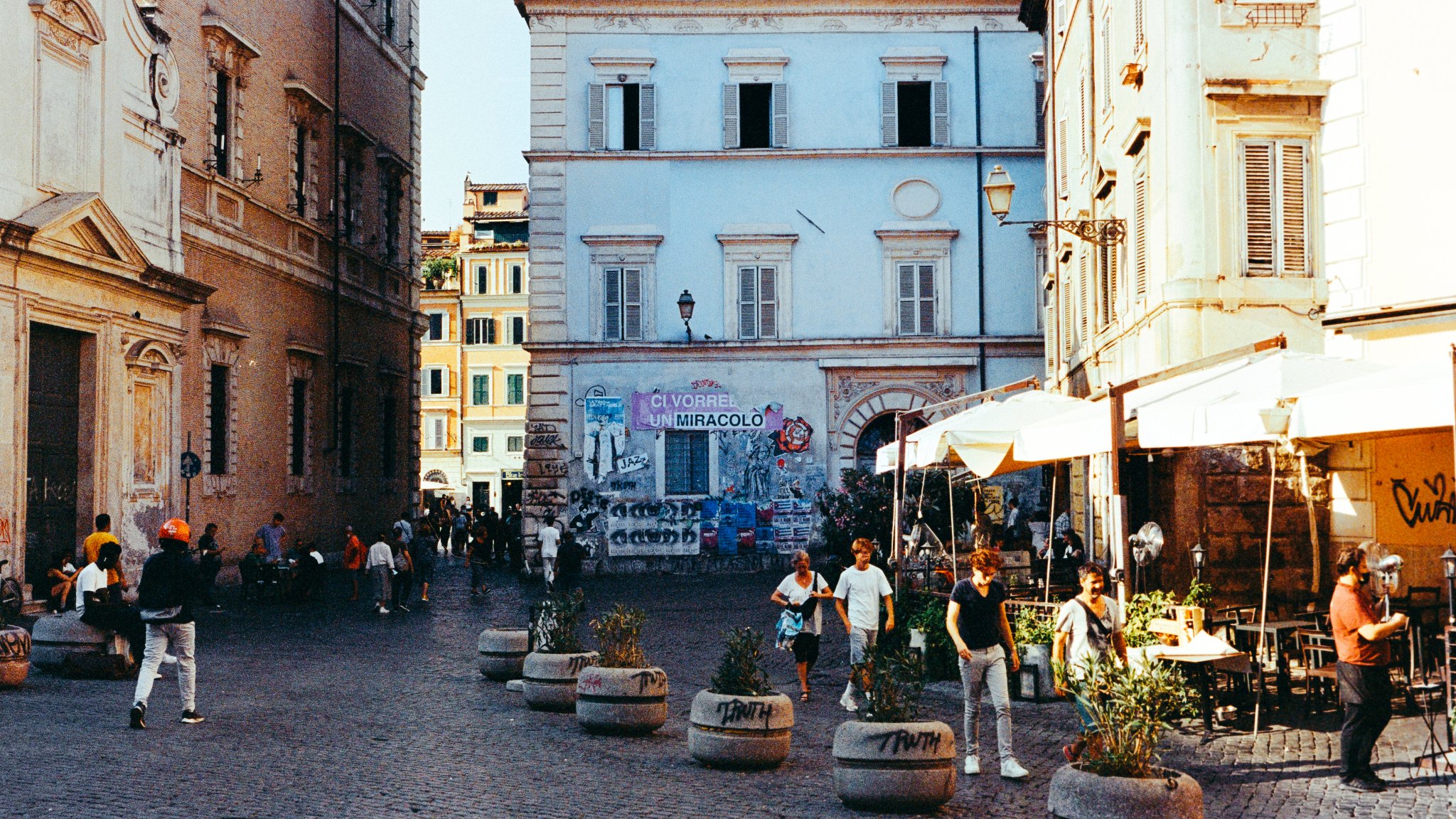 Eamon 🌃 on Twitter: "streets of italy on 35mm film https://t.co/yHoF6pQKAt" / Twitter
