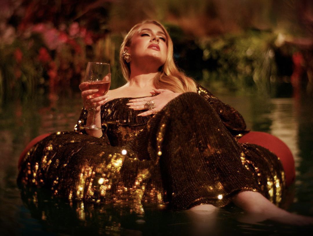 Pop Base on Twitter: "🚨 Adele stuns for her upcoming ‘I Drink Wine’ music video. https://t.co ...
