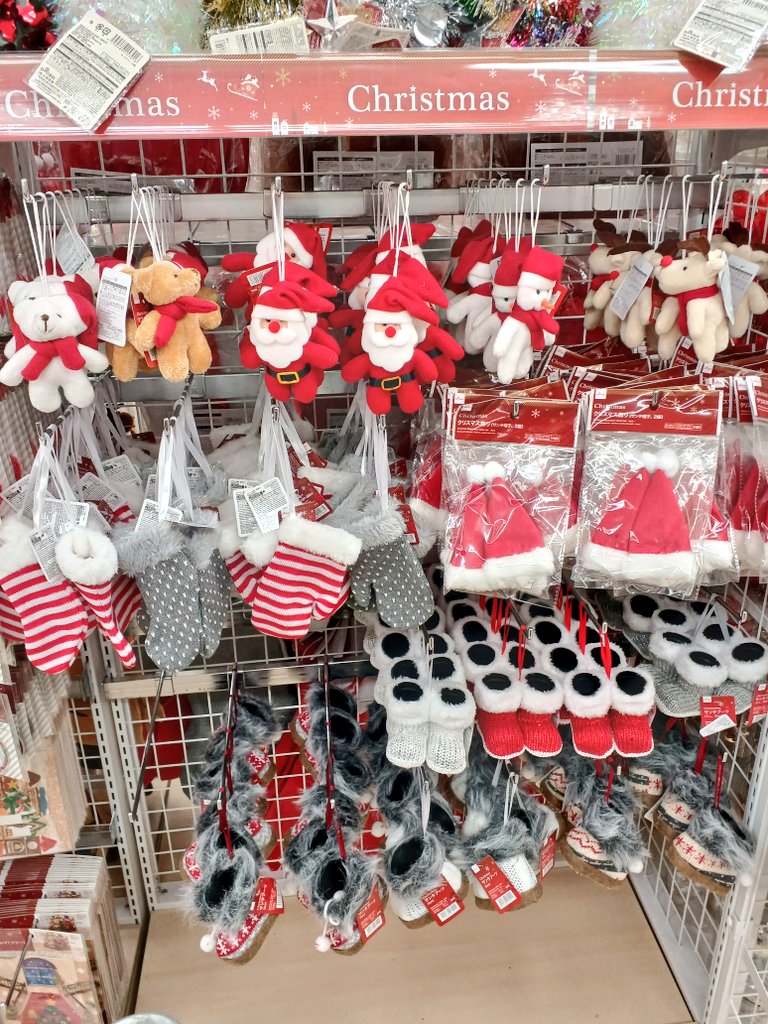 【ダイソークリスマスグッズ2022】アドベントカレンダー、クリスマスツリー、クリスマスパペットも人気 | Ladytopi（レディトピ）