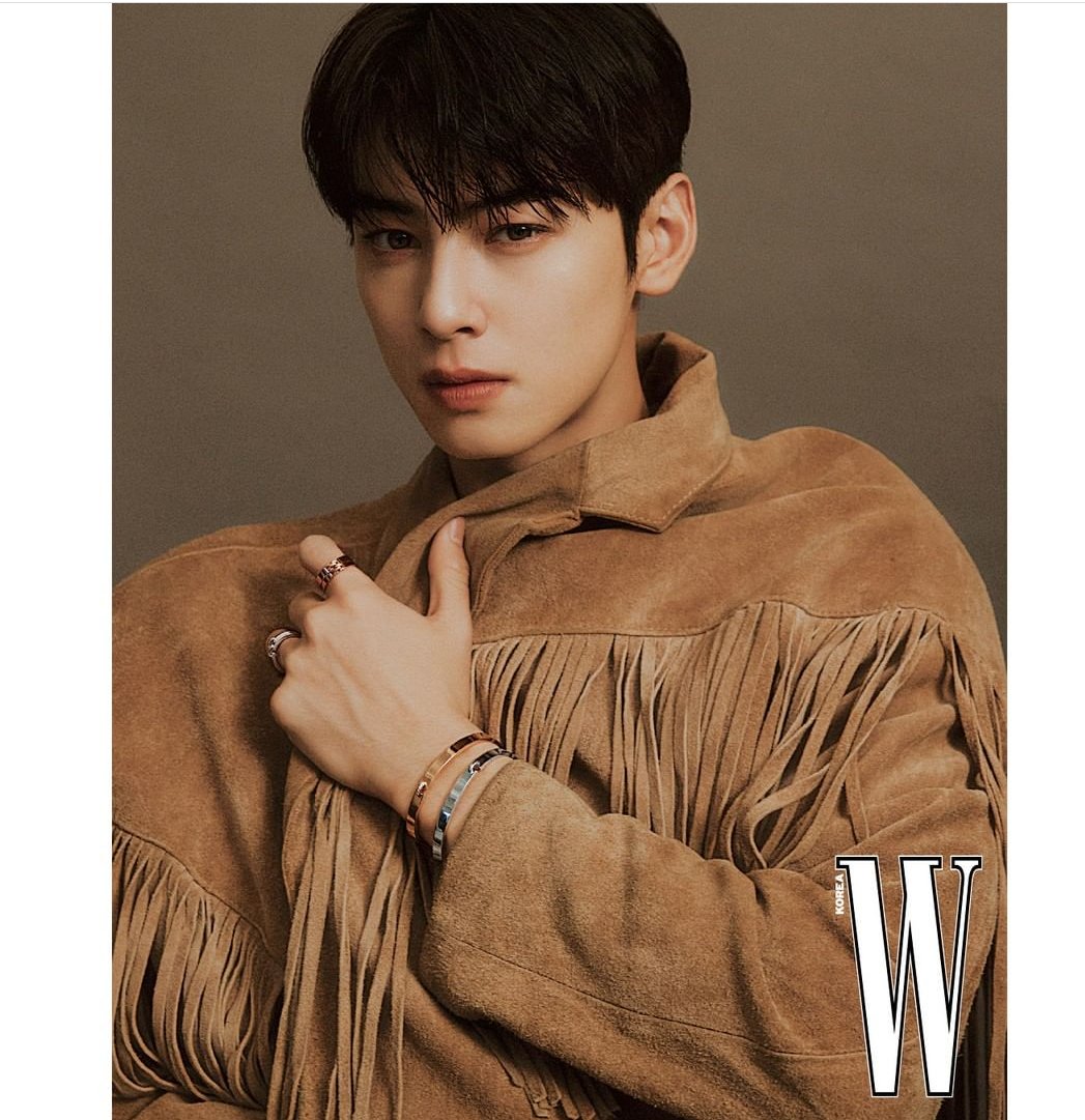 CHA EUNWOO INTERNATIONAL on Twitter: "FANTAGIO OFFICIAL IG UPDATE Cha Eunwoo decorated the ...