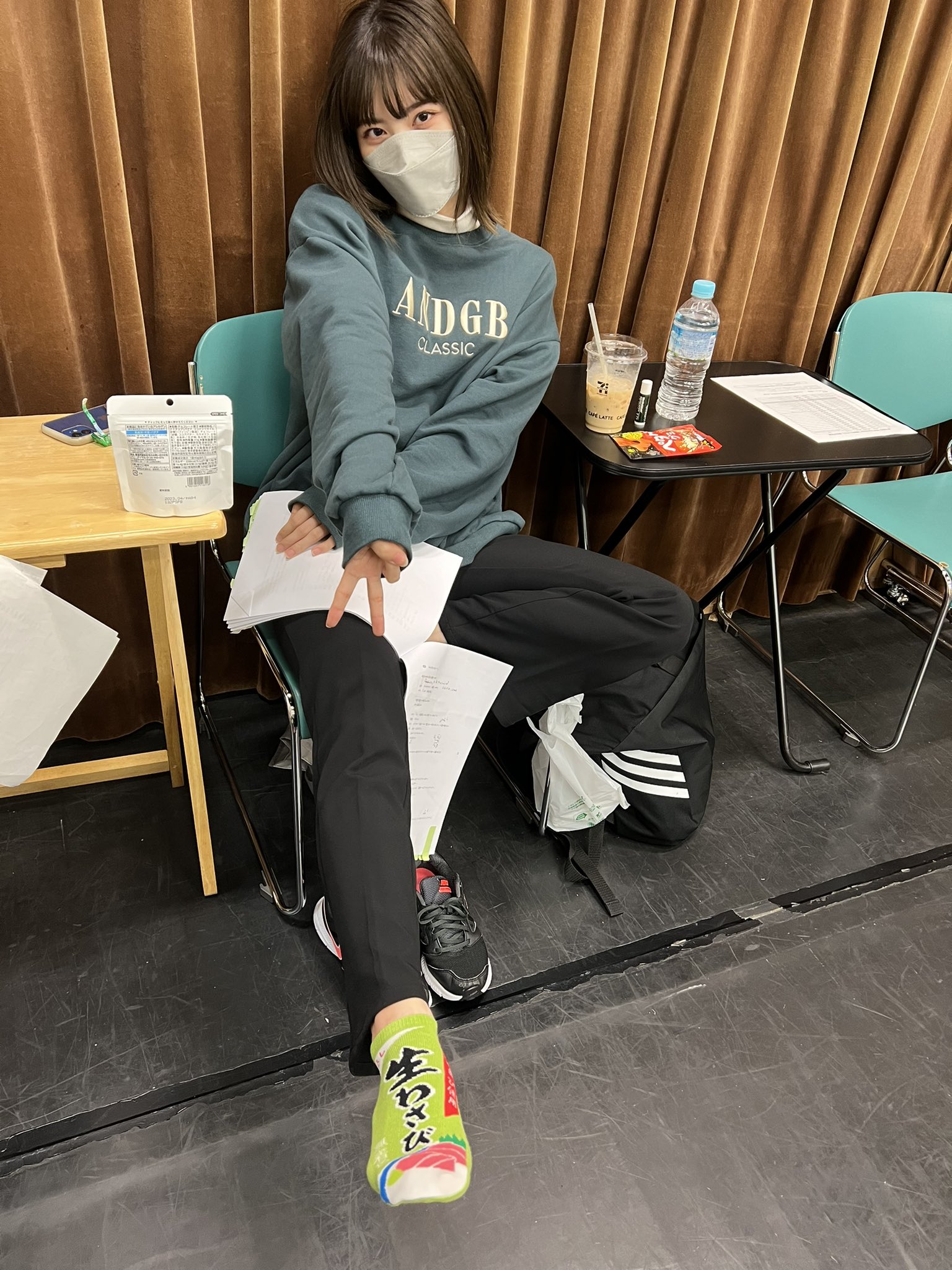 小槙まこ On Twitter いつも、いろんな靴下で楽しませてくれる井尻ちゃん。 極端な人たち 稽古も残りわずか。 頑張ります楽しみますお楽しみにです!
