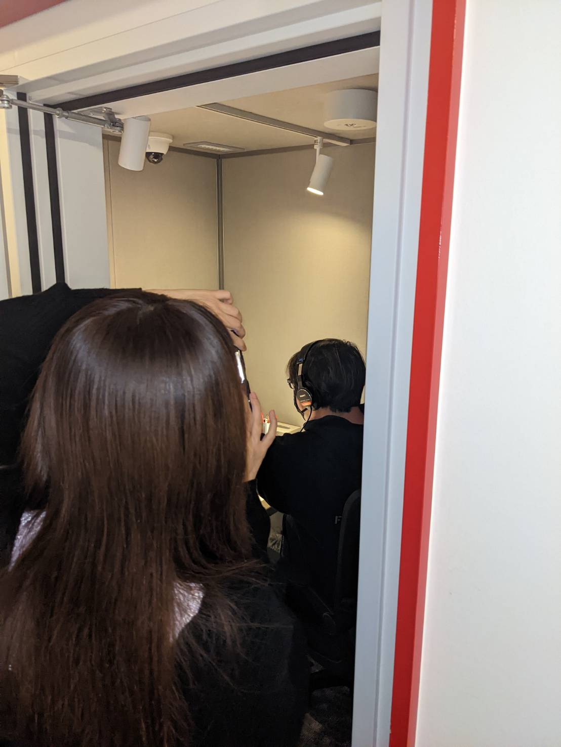 バロン山崎 on Twitter: "毎週金曜18:30〜TOKYO MX eスポーツ番組「eスポ君何人格？」#4 ナレーション収録完了です！只今、シメのeスポ体操中！撮影はこのあとナレ録りの ...