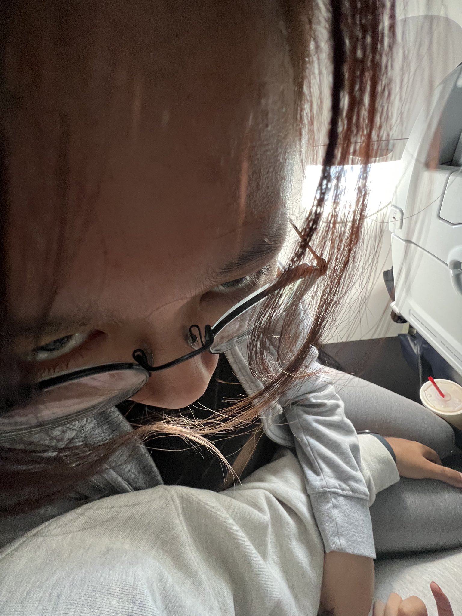 Euni on Twitter: "You end up sitting next to these two on your flight. What do you do? https://t ...