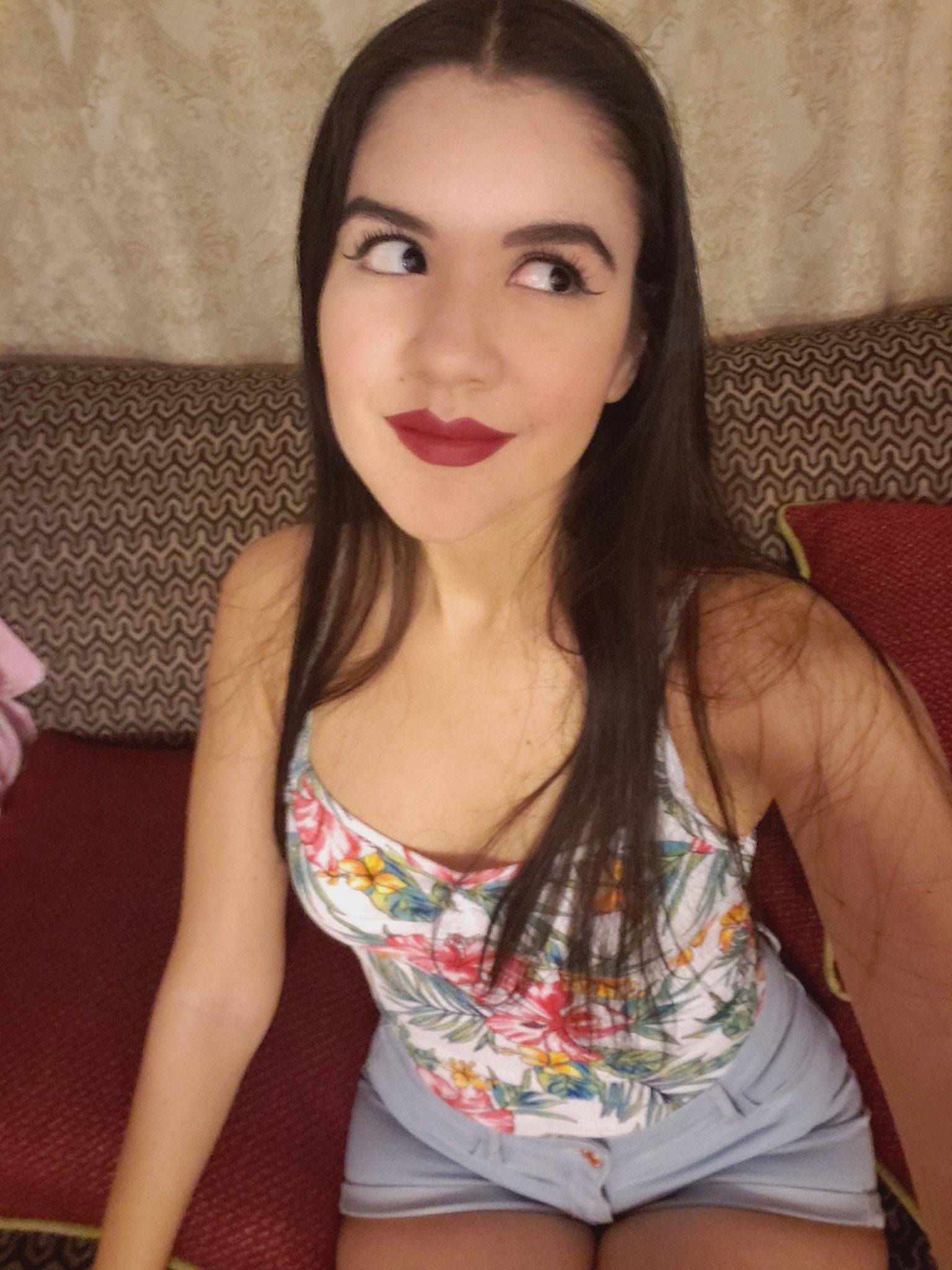 TW Pornstars - 1 pic. Julieta Venus. Twitter. Esta millenial problemática les manda saludos 🤗. 1 ...