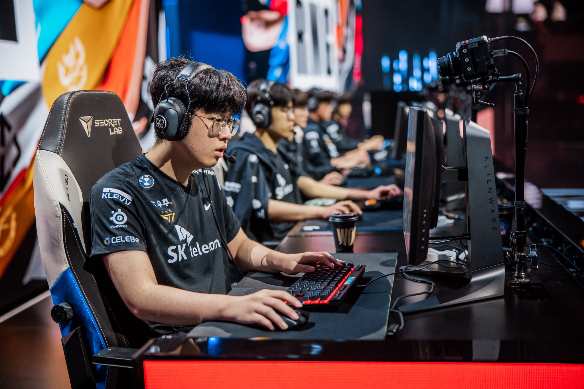 LoL Esports on Twitter: "DO OR DIE FOR RNG: Game 3 is about to start! #Worlds2022 https://t.co ...