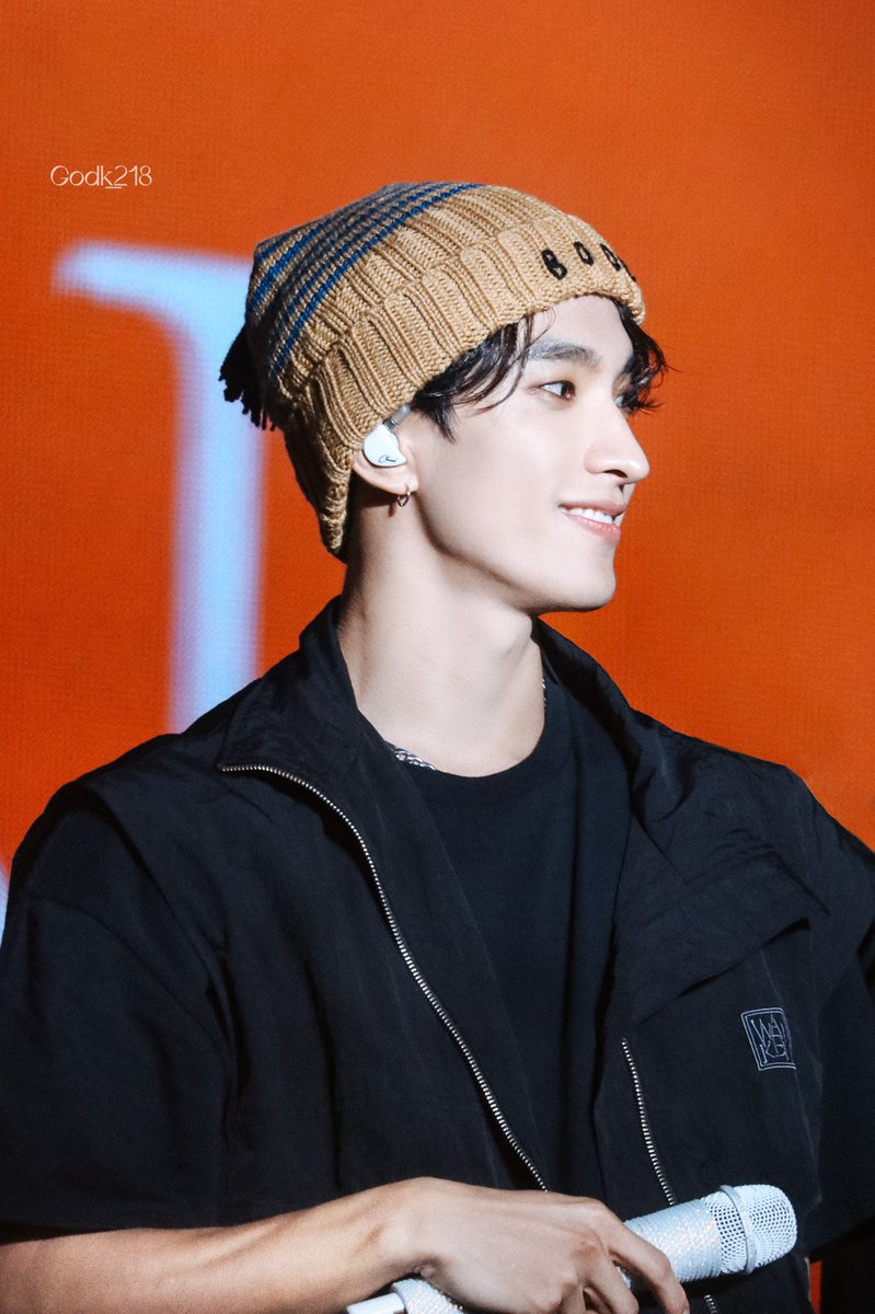 Godk_218 on Twitter: "221013 Be The Sun Singapore HQ #SEVENTEEN #세븐틴 #도겸 #DK"