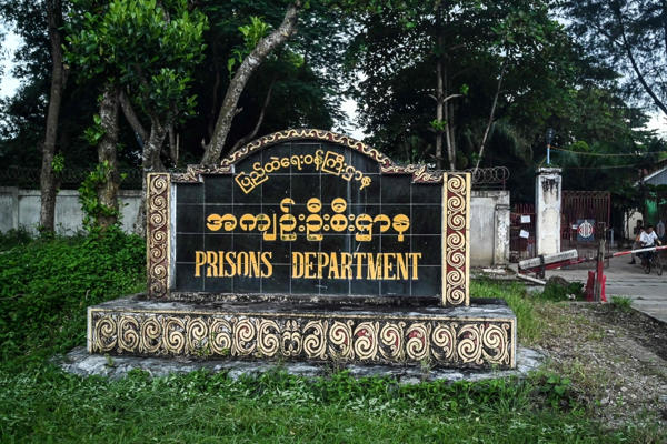 Msn Philippines On Twitter Myanmar Villagers Say Army Beheaded Teacher En Ph