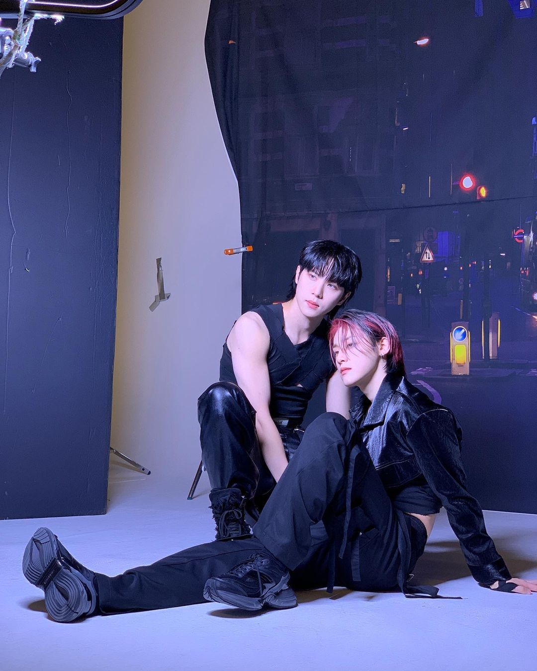 WEi (위아이) GLOBAL on Twitter: "[PHOTO] 221019 #DONGHAN Instagram Update #1 🖤 Start🔥🔥 🔗: https://t ...