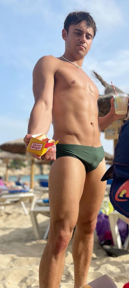 𝗰𝗲𝗹𝗲𝗯𝘀·𝗯𝘆·𝘀𝗲𝗯 on Twitter: "Tom 👌"