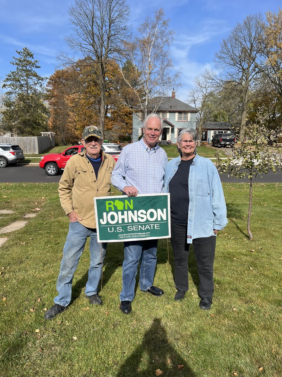 Ron Johnson On Twitter Stopped In Medford To Sign Some Yard Signs