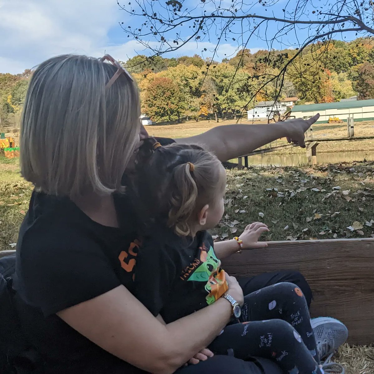 Angela Hutti on Twitter: "Fun morning at @Stuckmeyers! #pumpkinpatch #fallfun #DivineMissM # ...