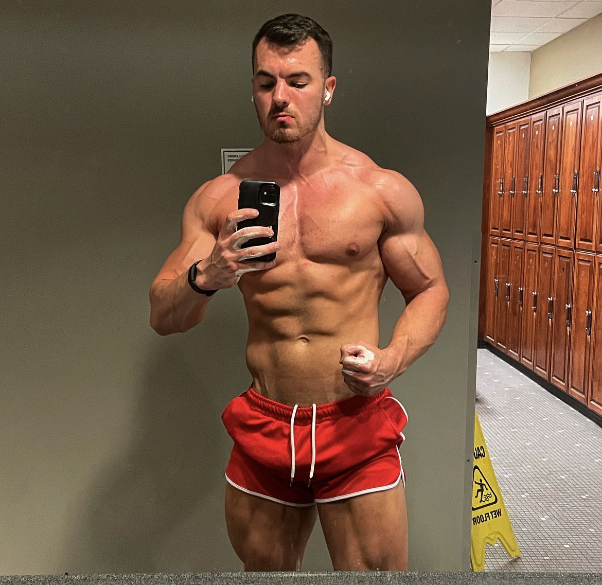 🧵🧵🧵 I’ve built a lot of muscle over the years… Here’s 10 variables to ...