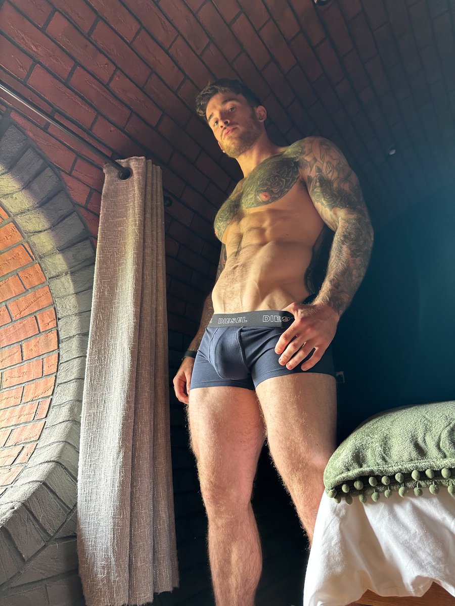 Chris Hatton on Twitter: "http://Hatts17.com for my exclusive content 😉"