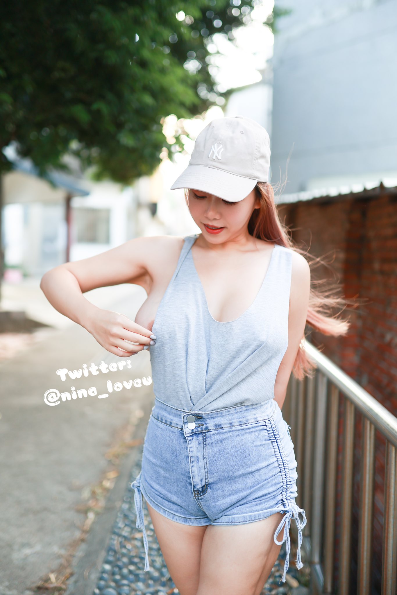 TW Pornstars - 崩壞的英文老師 Nina. Twitter. 路上遇到我 不可以偷看喔🫣🫣. 6:20 AM - 23 Oct 2022