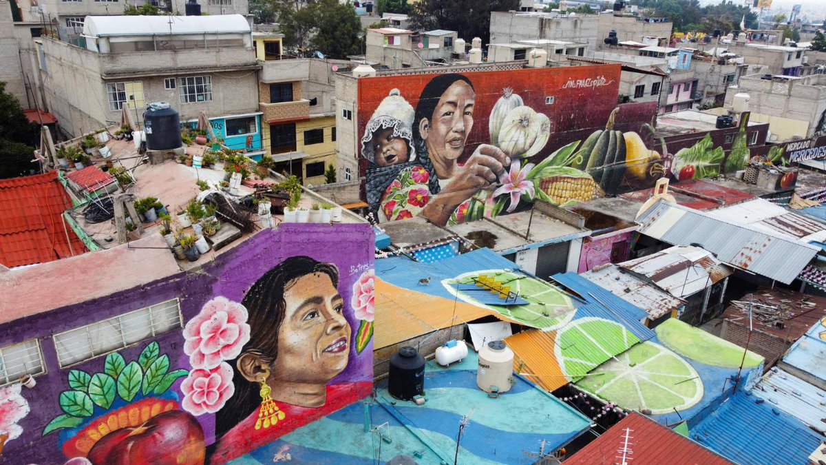 MURALS IN IZTAPALAPA 🎨 Colorful murals of women, children playing ...