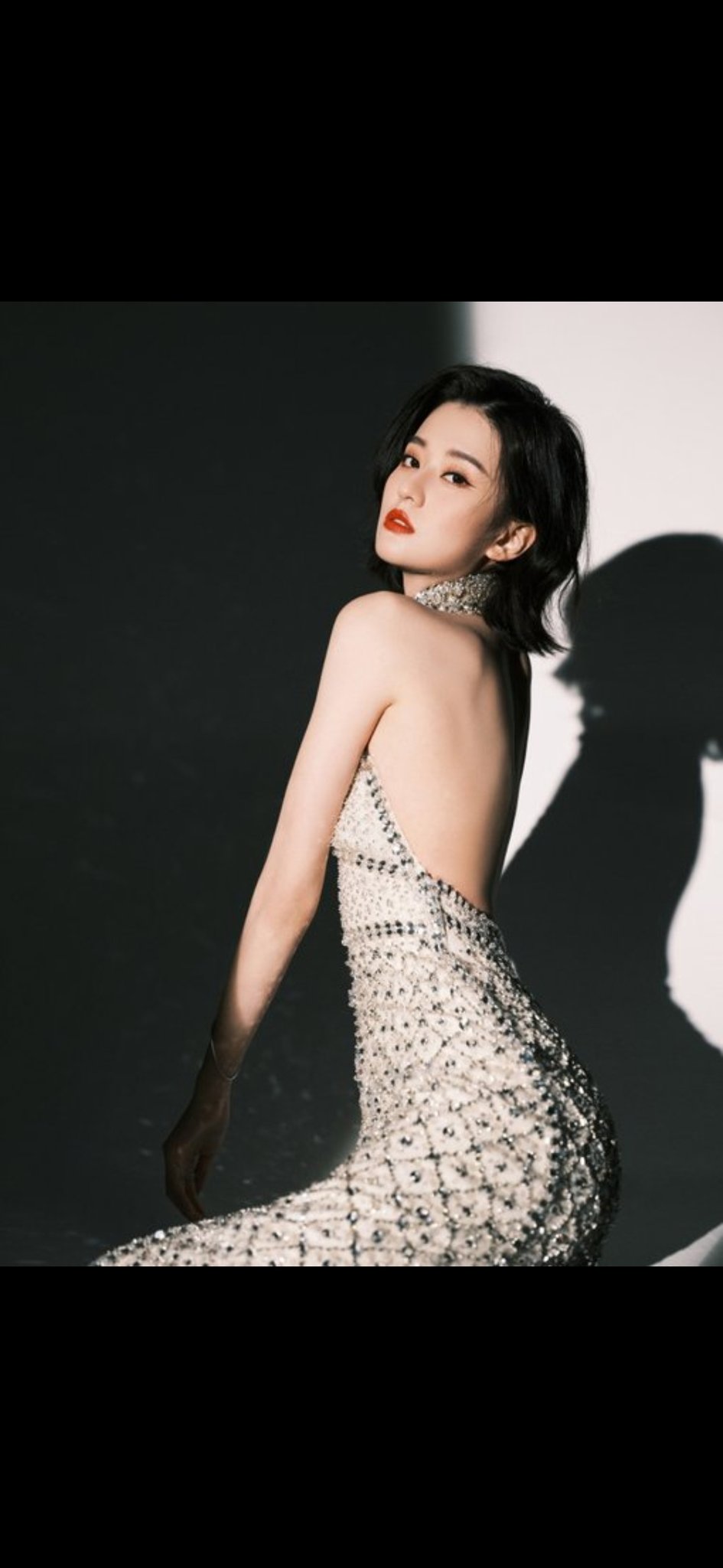 女王大人爱合影 On Twitter 想操乔欣 直接扛着大腿操 鸡巴插入后不要乱动 熟悉一下逼里的环境 然后再抽查 操逼时候注意呼吸的节奏 用鼻子呼吸 插乔欣6 7百下再射 精液顺着阴门