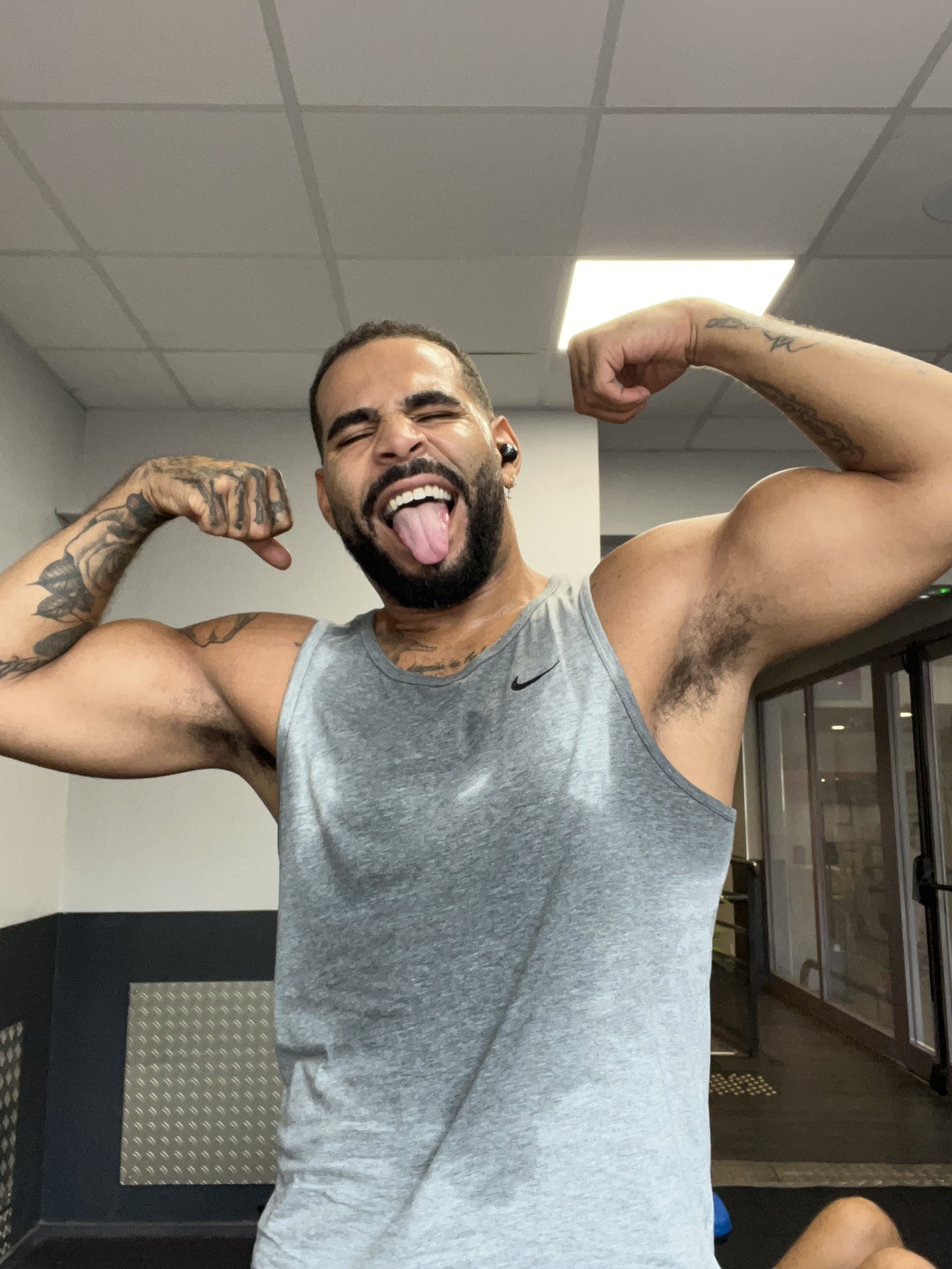 Sandros Bakes on Twitter: "Getting that Sunday pump in, wishing everyone an awesome Sunday 💜 ...